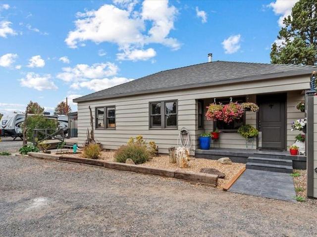 1987 NW 10th St, Redmond, OR 97756