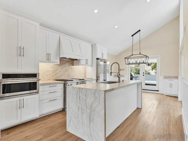 1987 Chalcedony St, San Diego, CA 92109