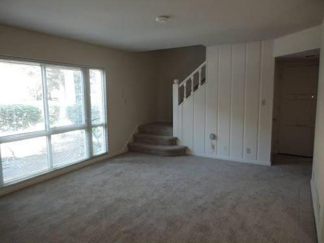 $1987 / 2br 910ft² Come See This Awesome 2 Bedroom w/ PG&E Included, Close to Cal Train