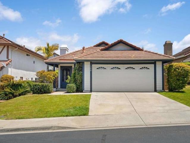 1988 Elm Ridge Dr, Vista, CA 92081