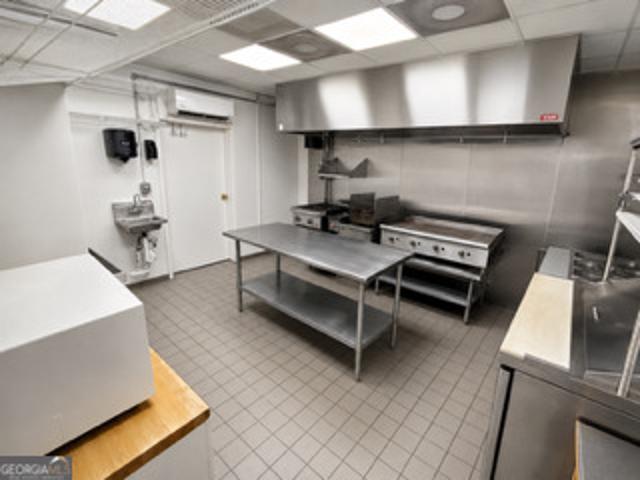 1988 Railroad Street