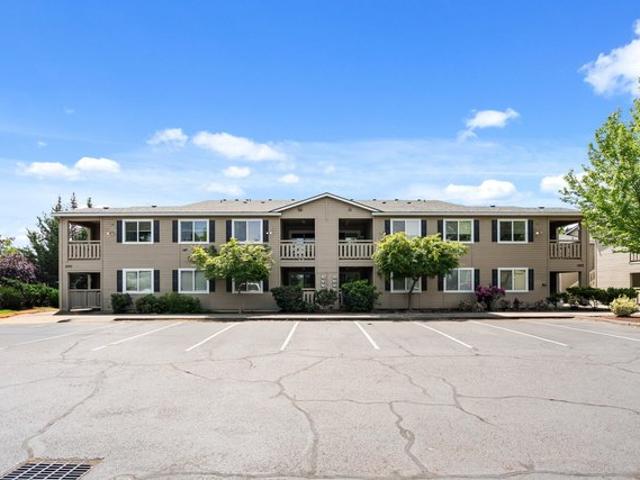 1988 Skypark Dr, Medford, OR 97504