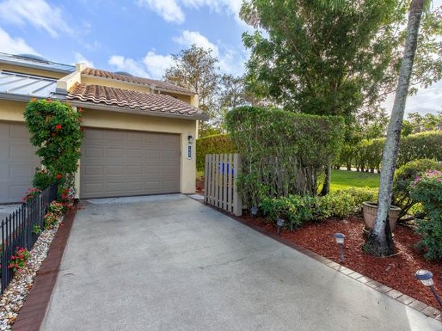 1989 Canterbury Cir, Wellington, FL 33414