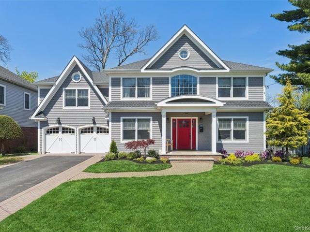 1989 Carman Ct, Merrick, NY 11566