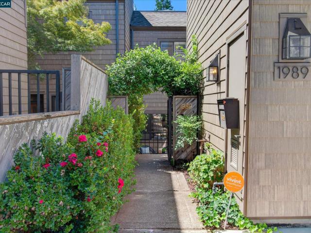 1989 Robin Ridge Ct