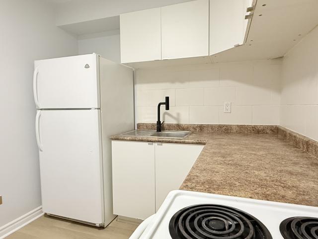 1989 Wyandotte St W, 2 beds, 1 full bath