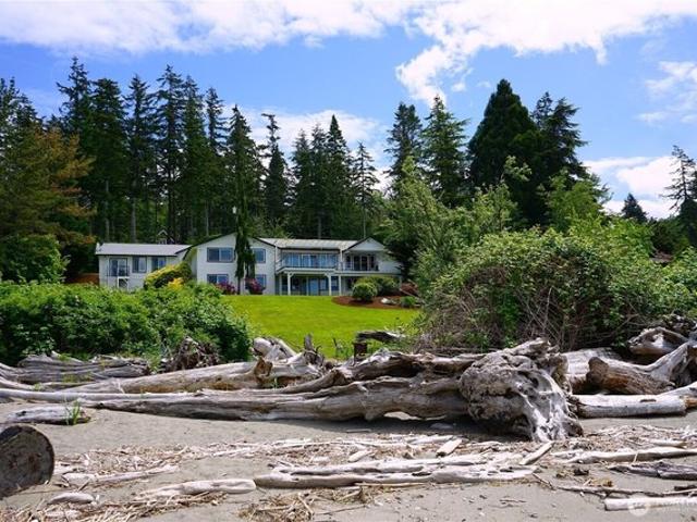 19810 Soundview Dr NW, Stanwood, WA 98292