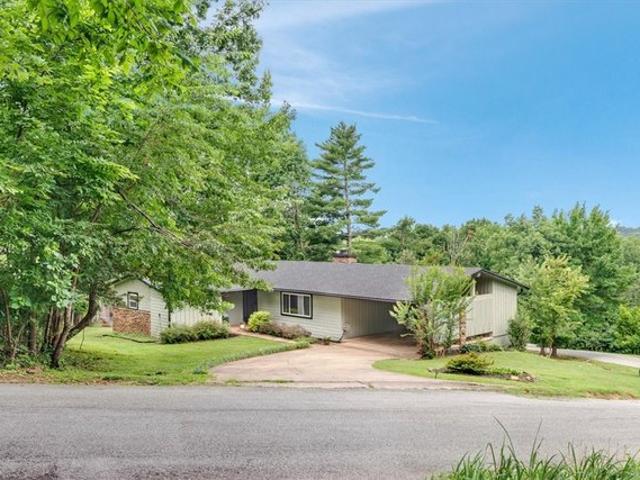 1981 N Greenview Dr, Fayetteville, AR 72701
