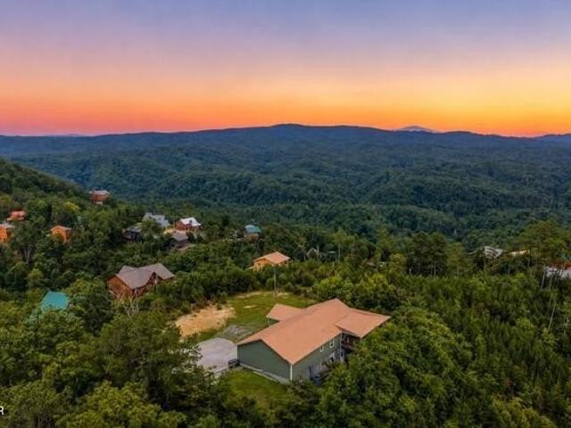 1981 Fox View Ln, Sevierville, TN 37876