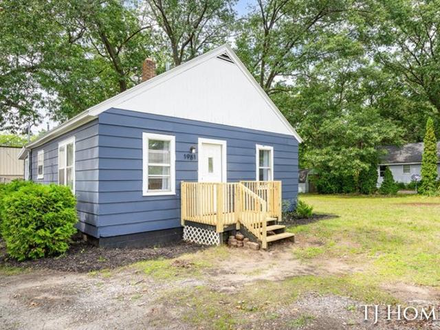 1981 Valley St, Muskegon, MI 49442