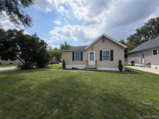 19820 E 14 Mile Rd, Roseville, MI 48066