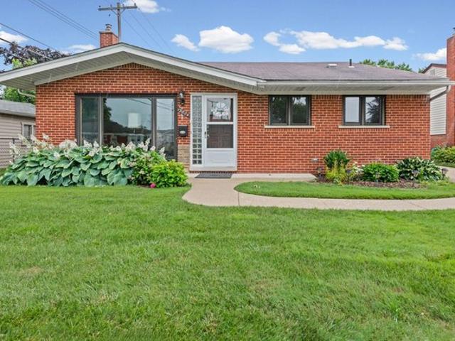 19824 Sussex St, Saint Clair Shores, MI 48081