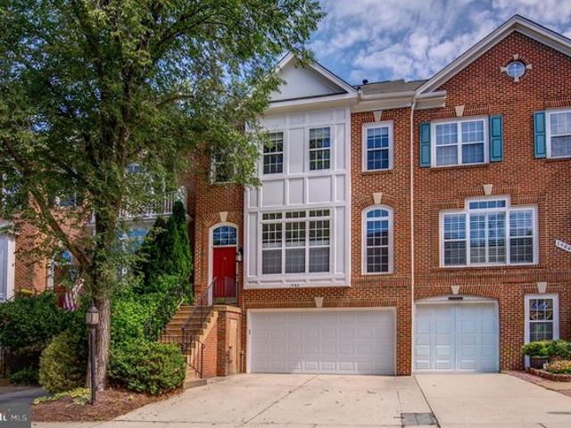 1982 Logan Manor Dr, Reston, VA 20190