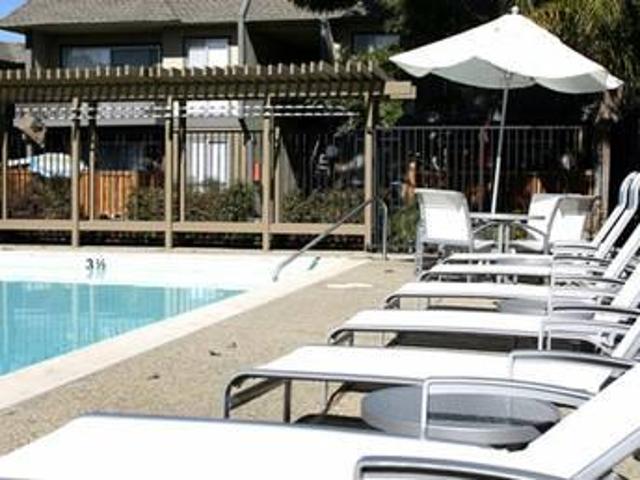 $1982 / 1br 712ft² Top floor, W/D in home FREE rent until May 1