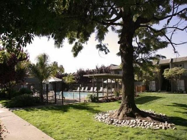 $1982 / 1br 712ft² Upstairs 1br, pets ok, W/D