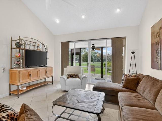 19830 Sawgrass Dr Apt 301, Boca Raton, FL 33434