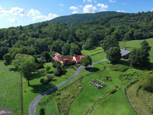 1983 Misty Meadows Ln, Markham, VA 22643