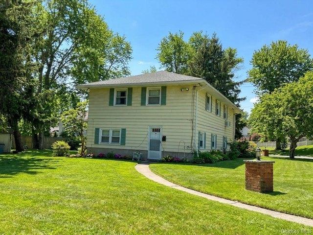 198 Cardean Pl, Pearl River, NY 10965