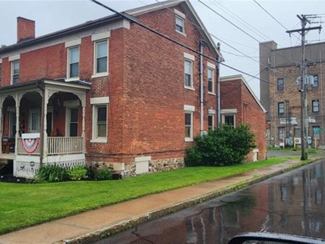 198 Center St, Farmington, NY 14425
