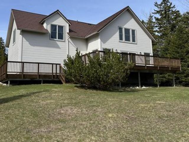 198 Graham Ave, Saint Ignace, MI 49781