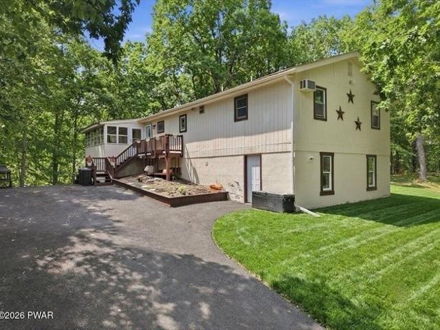 198 Edinburgh Rd, Bushkill, PA 18324