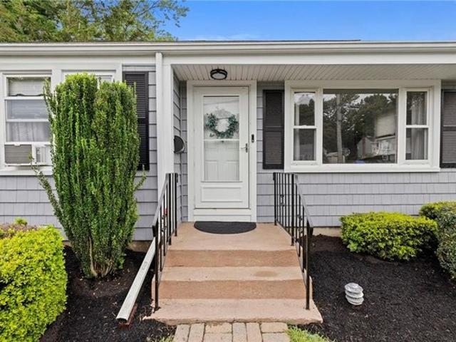 198 Holland St, Cranston, RI 02920