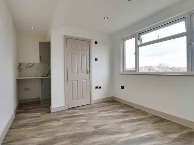 198 Halfway Street, Kent DA15 Studio to rent £1,050 pcm £242 pw