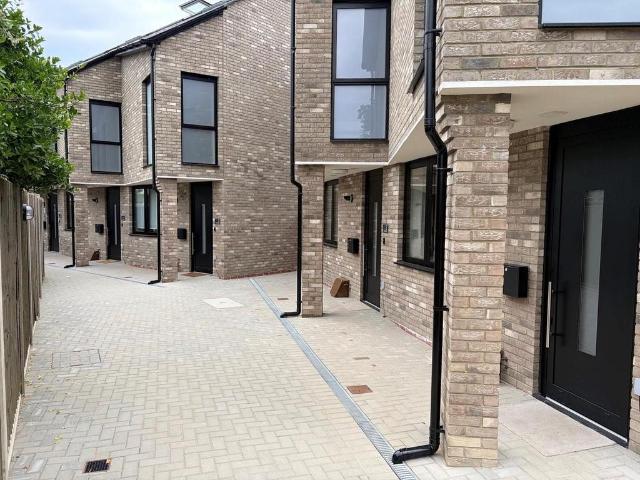 198 Harrington Road, London SE25 4 bed house to rent £2,850 pcm £658 pw
