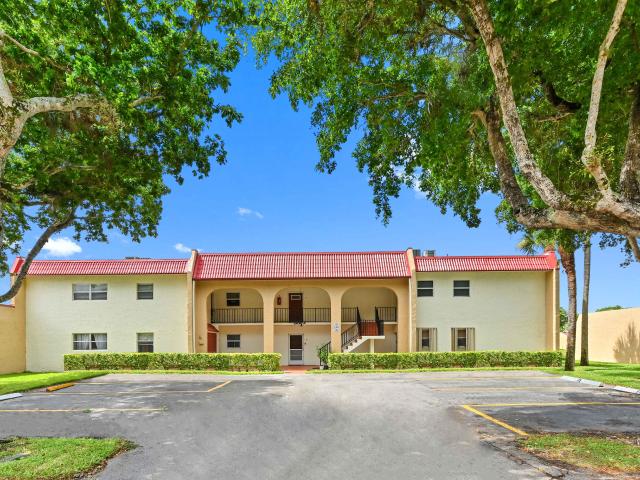 198 Lake Frances Dr, West Palm Beach, FL 33411 | MLS #R11157