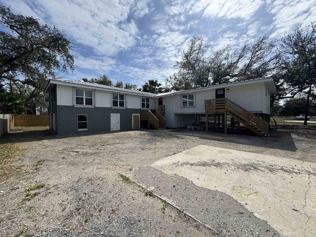 198 Medical Ln, Grand Isle, LA 70358