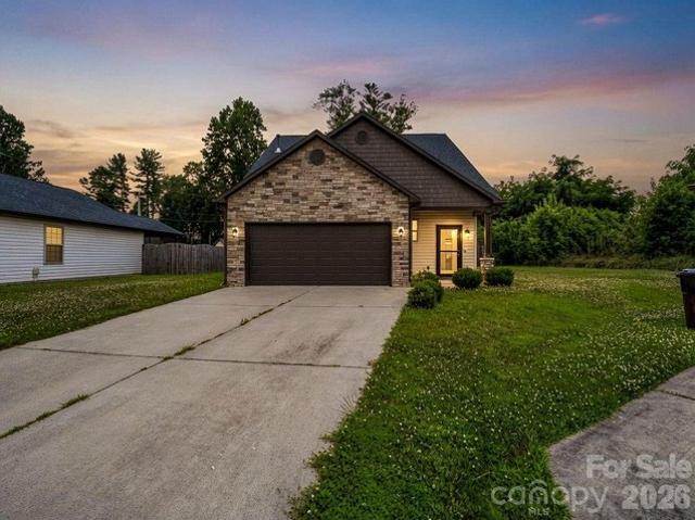 198 N River Rd, Fletcher, NC 28732