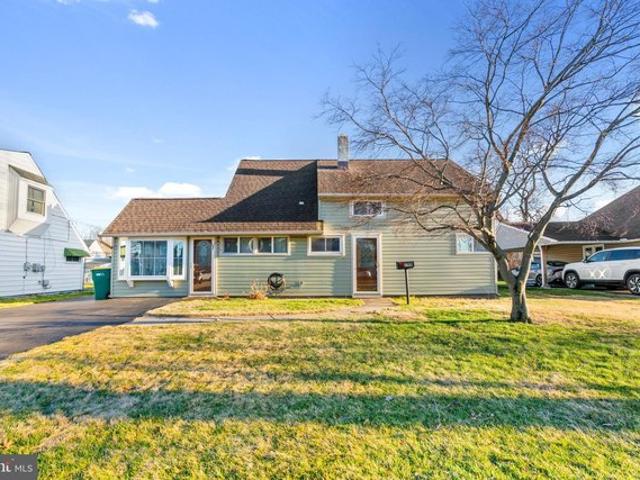 198 Northpark Dr, Levittown, PA 19054