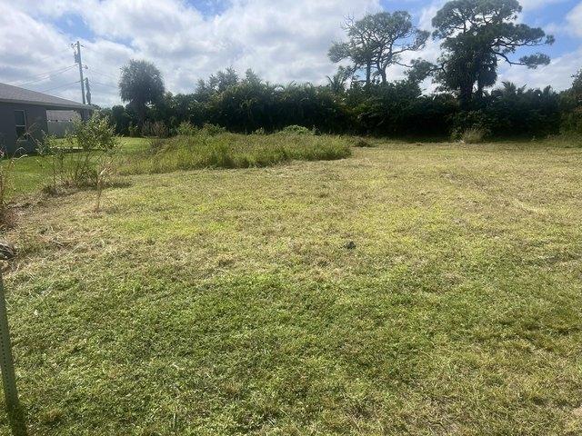 198 NE St James Dr, Port Saint Lucie, FL 34983