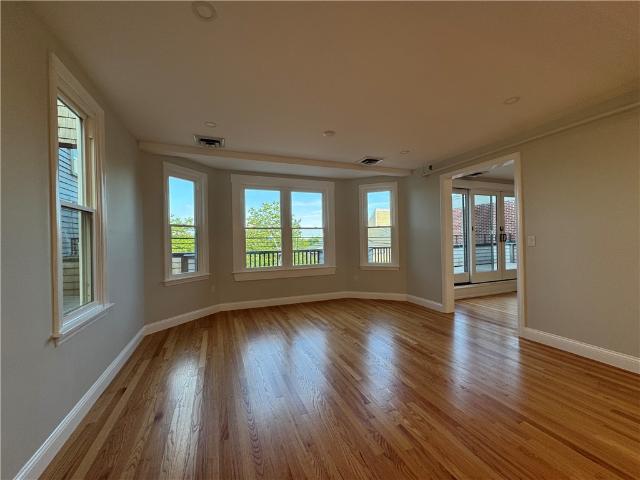 198 Thames Street 6