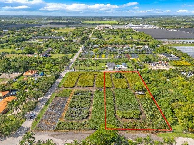 198 Thavenue Sw 208 St, Miami, FL 33187