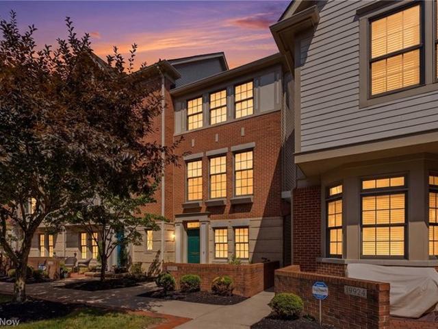 19942 Chagrin Blvd, Shaker Heights, OH 44122