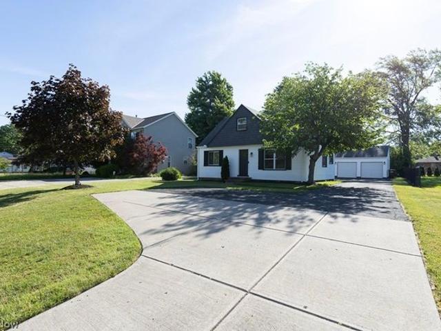 1995 Columbia Rd, Westlake, OH 44145