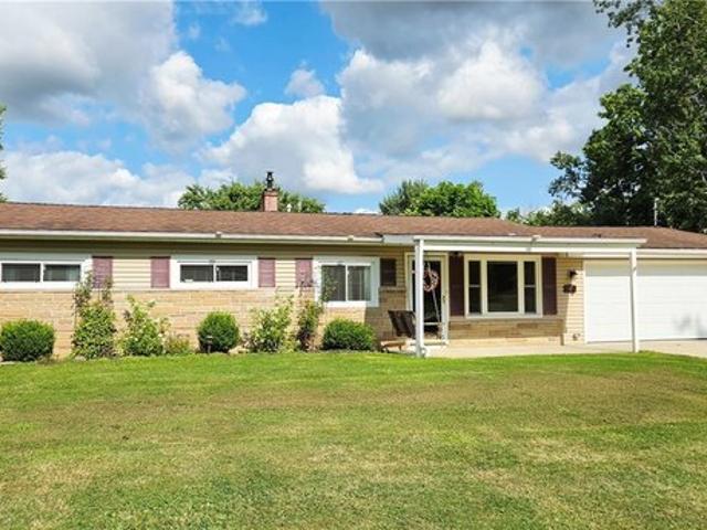 1995 Hathaway Dr, Brunswick, OH 44212