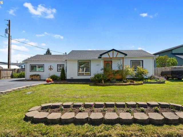 1997 Castle Ave, Roseburg, OR 97471