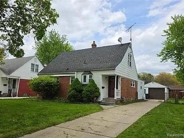 19983 Lancaster St, Harper Woods, MI 48225