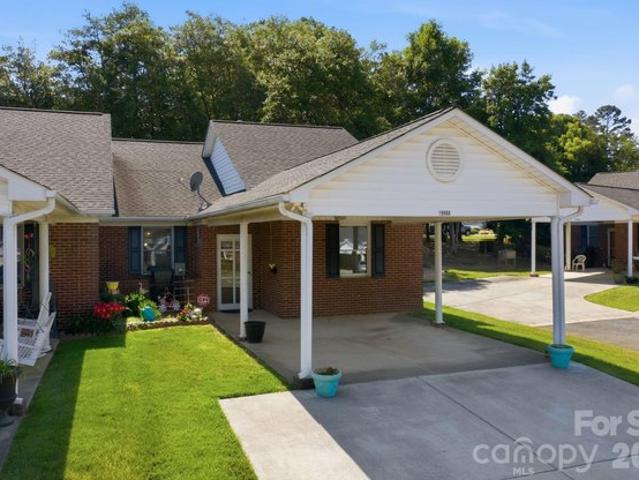 19980 Oak Leaf Cir, Cornelius, NC 28031
