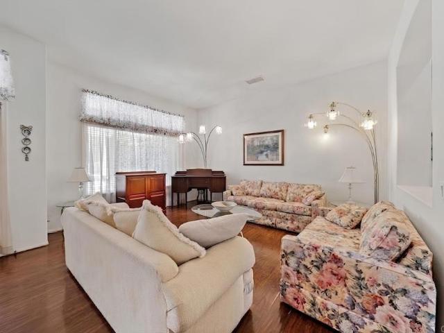 1999 Pecan Tree Street