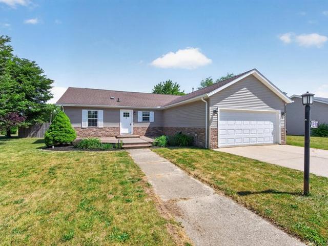 1990 Oak Leaf Dr, Adrian, MI 49221