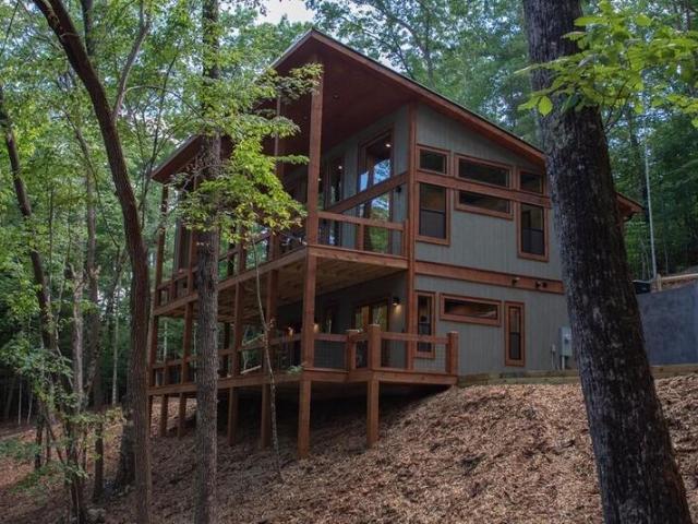 1990 Big Creek, Blue Ridge, GA 30513
