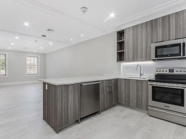 1990 Bronson Rd #4, Fairfield, CT 06824
