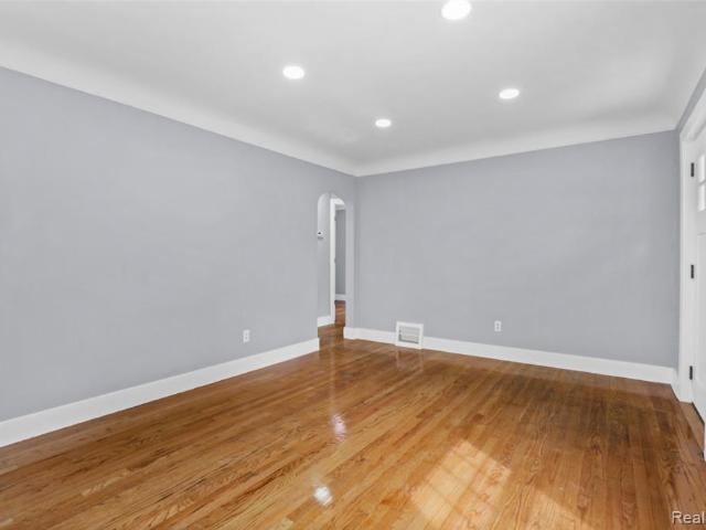 1990 Regina Avenue
