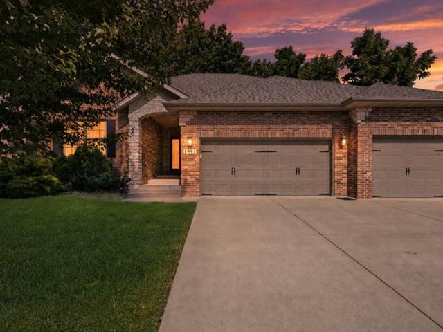 1991 N Parkway Pl, Strafford, MO 65757