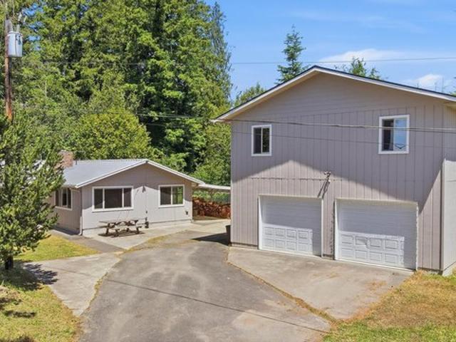 1991 Hazel St, Myrtle Point, OR 97458