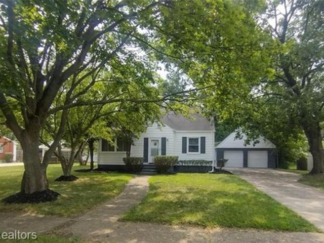19925 Saxton Ave, Southfield, MI 48075