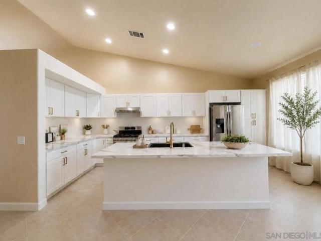 1992 Ridge Way Gln, Escondido, CA 92029